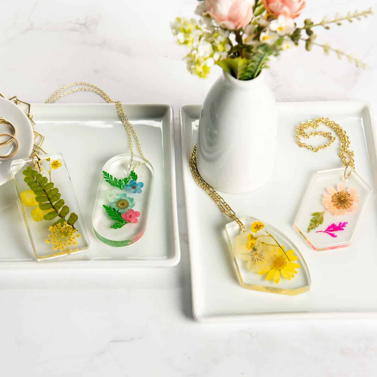 20+ DIY Resin Crafts To Sell For Extra Money - FinSavvy Panda