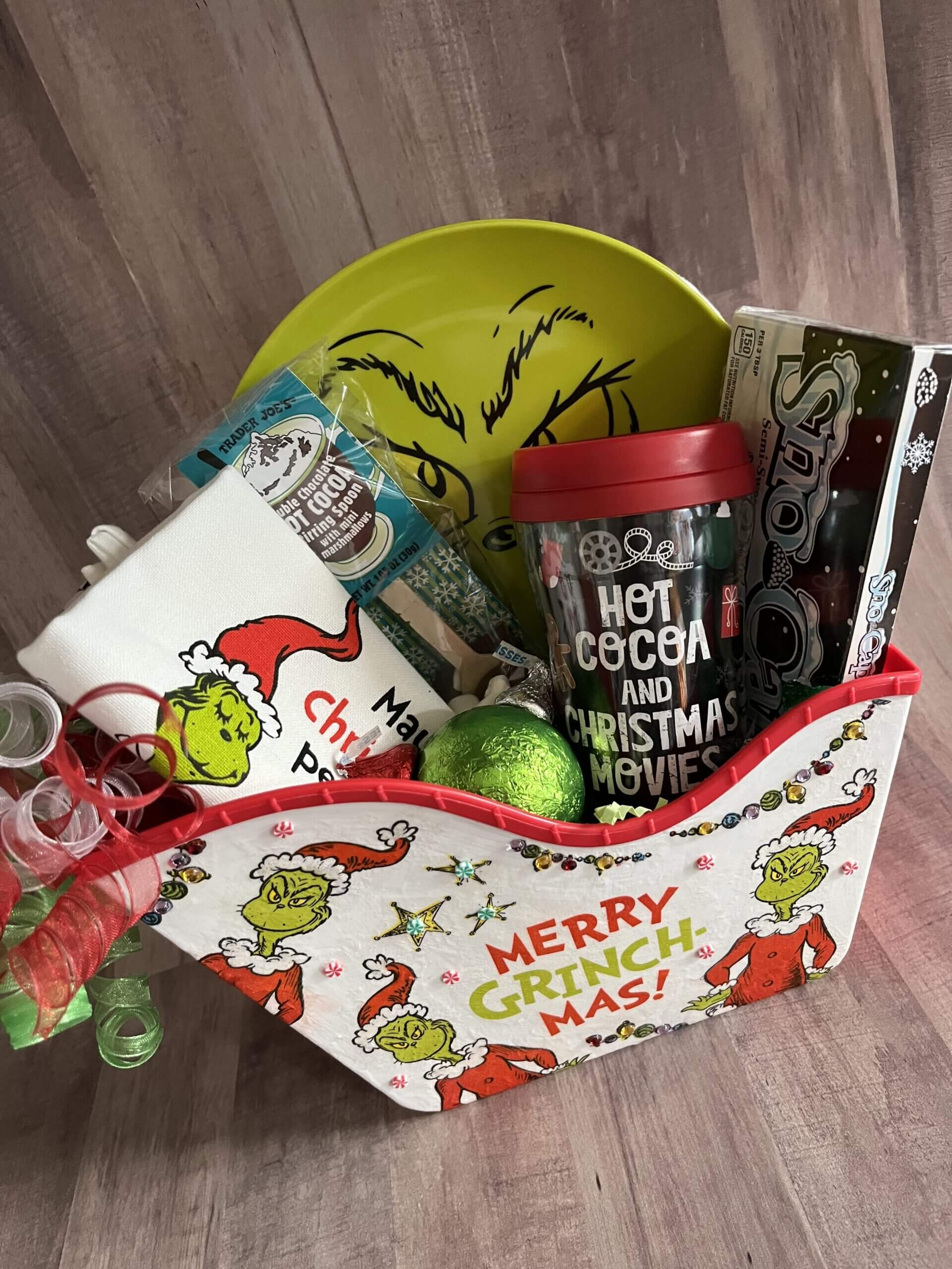 25+ Easy DIY Christmas Gift Basket Ideas That Look Crazy Expensive ...