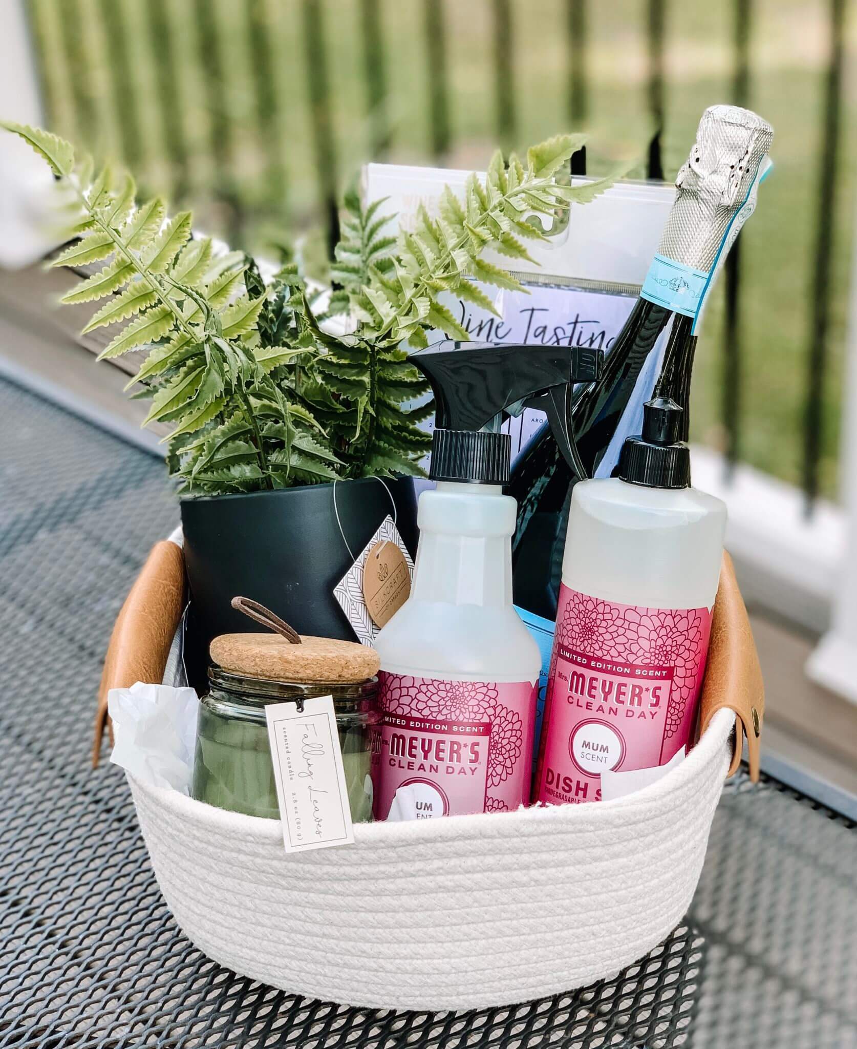 25+ Easy DIY Christmas Gift Basket Ideas That Look Crazy Expensive ...